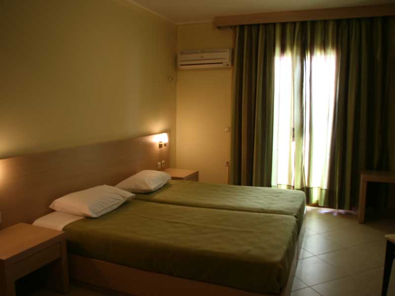 Ενοικιαζόμενα δωμάτια Αλιβέρι 2008 | Studios Karavos